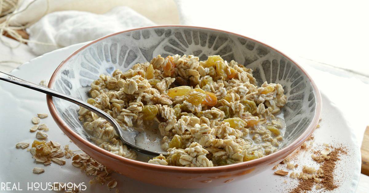 Cinnamon Raisin Overnight Oats ⋆ Real Housemoms